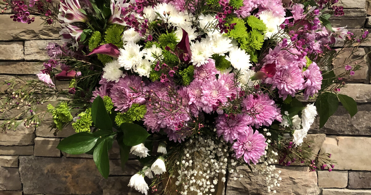 Altar Flowers | Articles | Hope Lutheran Church