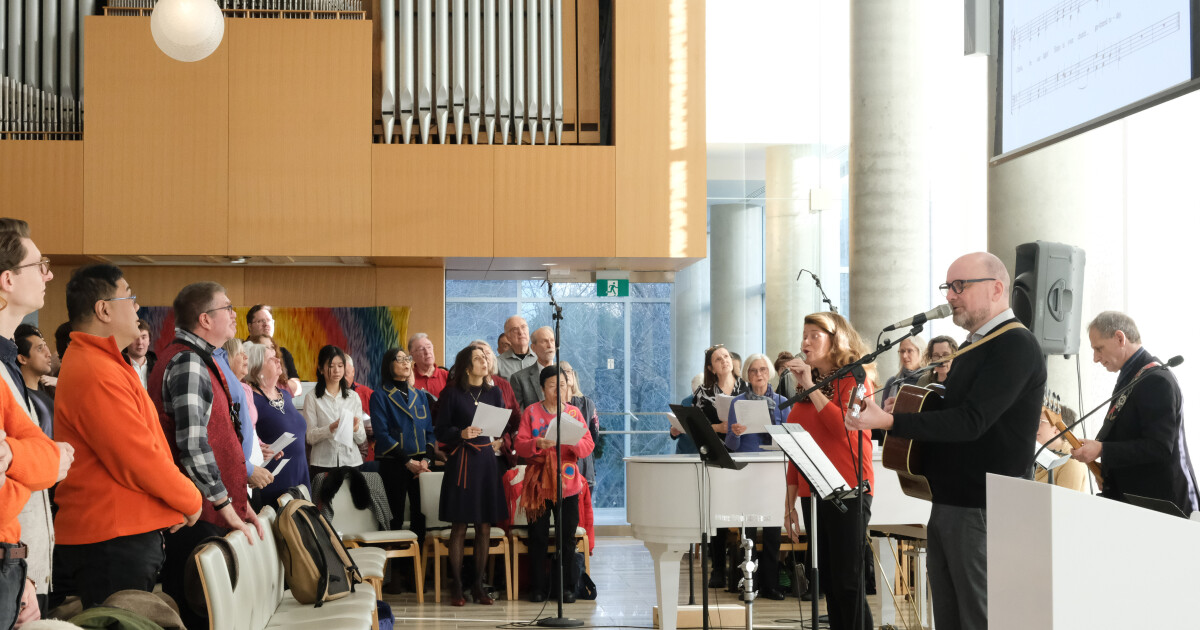 Worship on the Move | First News | m-89114